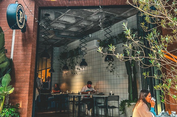 Com Cinco Tipos De Mil Folhas E Clássicos Da Confeitaria Francesa