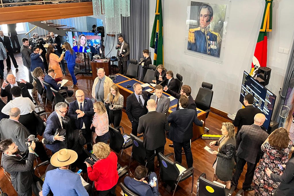 Deputados retornam do recesso parlamentar com sessão no Memorial ...