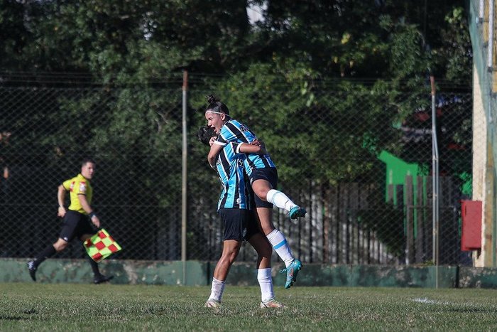Grêmio goleia o América-MG e permanece na vice-liderança no Brasileirão ...