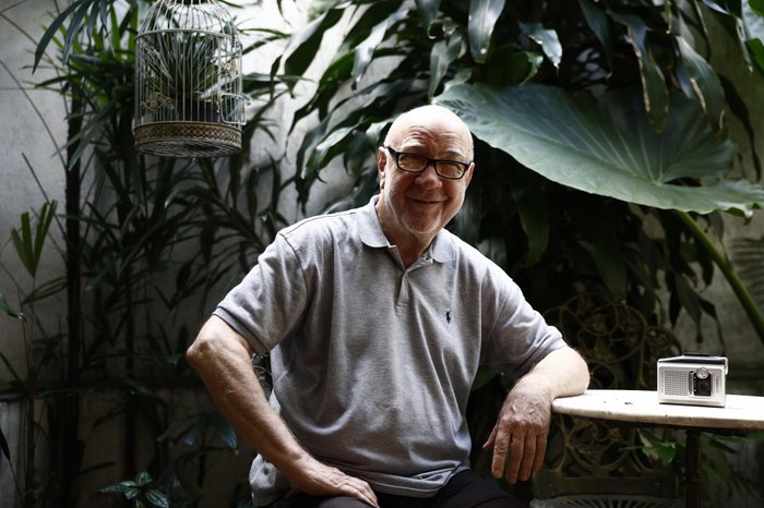 Com entrevistas com nomes como Rita Lee e Roberto Carlos, Juarez ...