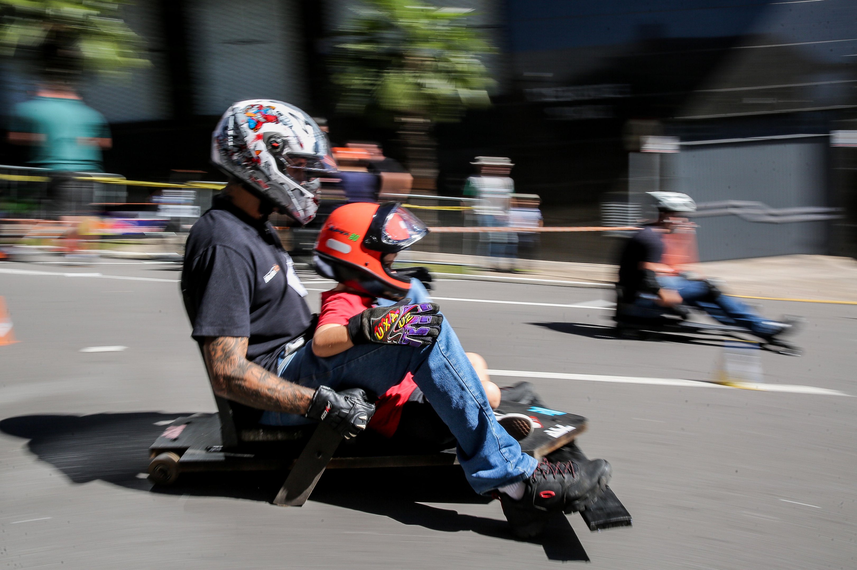 Competição reúne apaixonados por carrinhos de lomba em Caxias do Sul ...