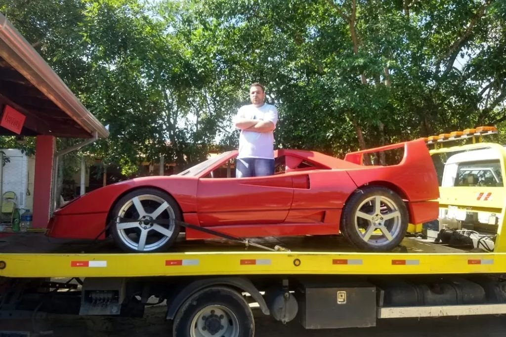Ferrari cobra R$ 42 mil de homem acusado por plágio após fabricar ...