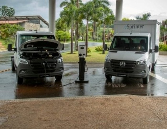 Sprinter elétrica chega com três versões, motor de 200 cv e autonomia ...