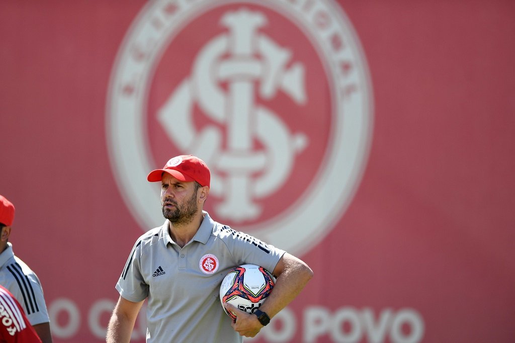 No aguardo da liberação para estreia, Ramírez acelera preparação do ...