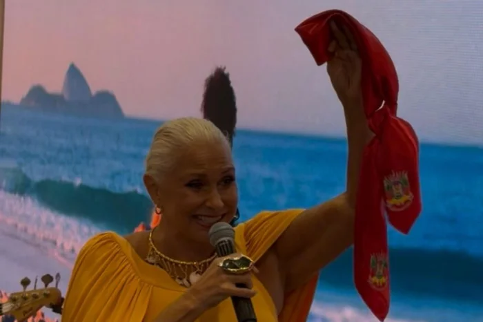 Fafá canta música de Fogaça e encanta plateia em feira de turismo em ...