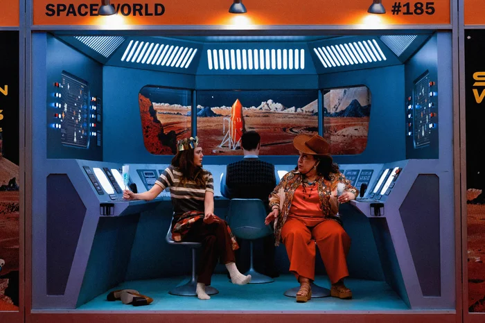 Eternidade: comédia romântica com Elizabeth Olsen tem triângulo amoroso no mundo da morte | GZH