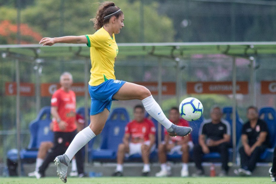 Atuando nos Estados Unidos, Angelina celebra convocação para a Seleção ...