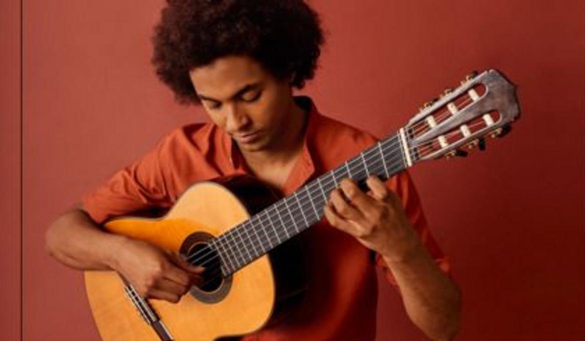 Conheça o violonista brasileiro que conquistou a liderança da Billboard ...