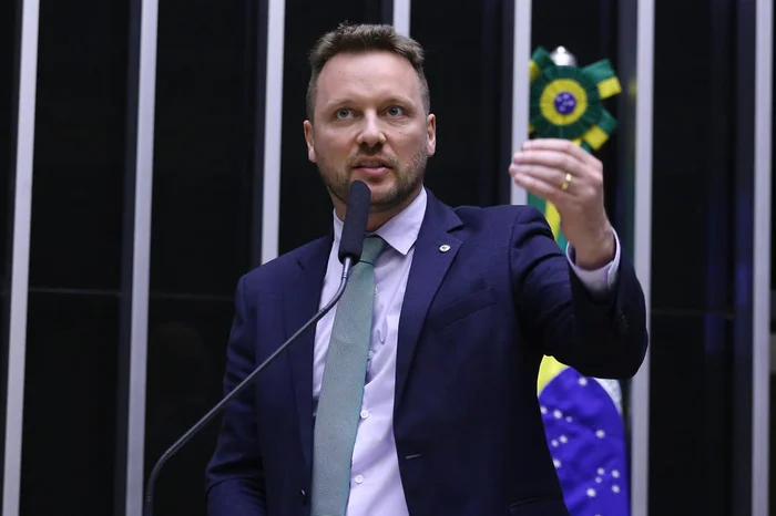 Deputado Maurício Marcon é um dos únicos em toda a Câmara a votar ...