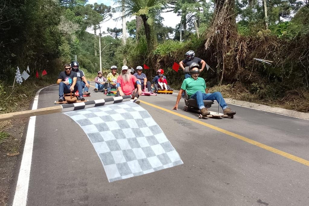 VÍDEO: com corrida de carrinhos de lomba, São Francisco de Paula ...