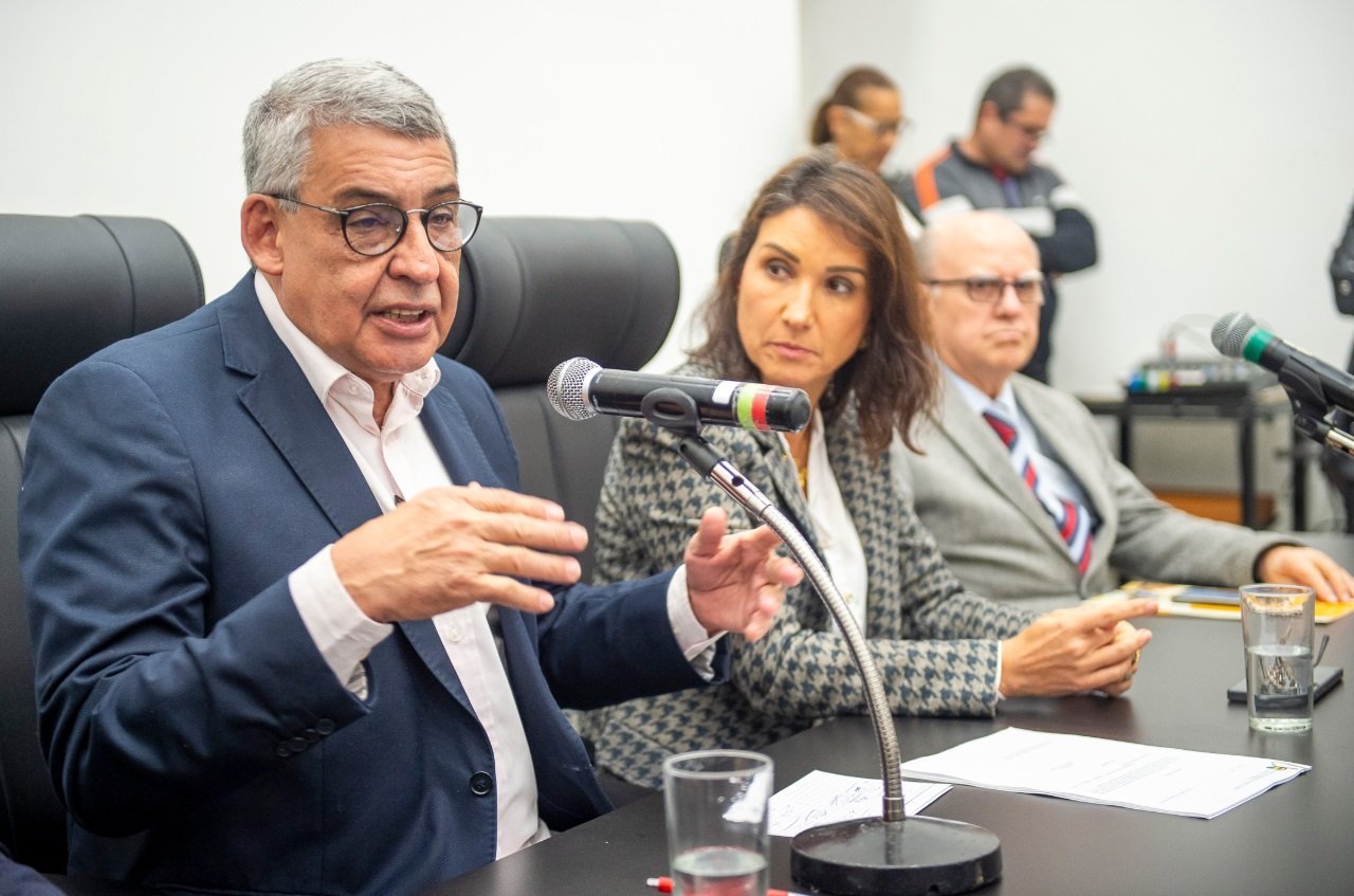 Vereadores do PL querem que Comandante Nádia assuma prefeitura e vete ...