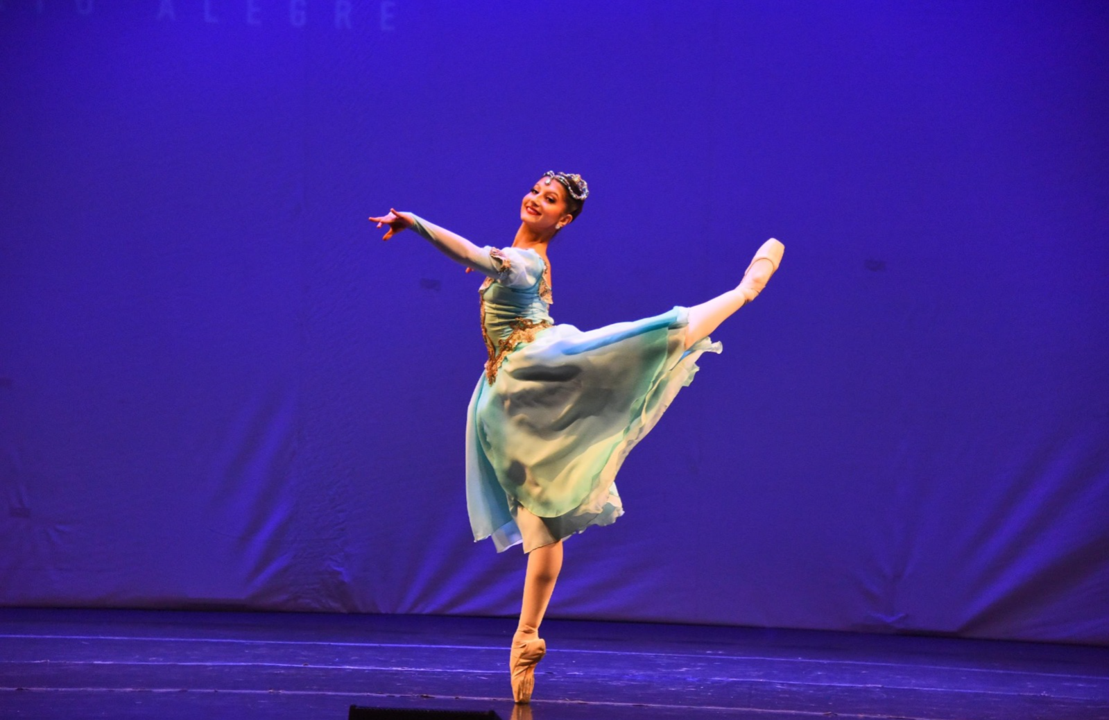 Filha de pelotenses, bailarina gaúcha representa o Brasil em um dos ...