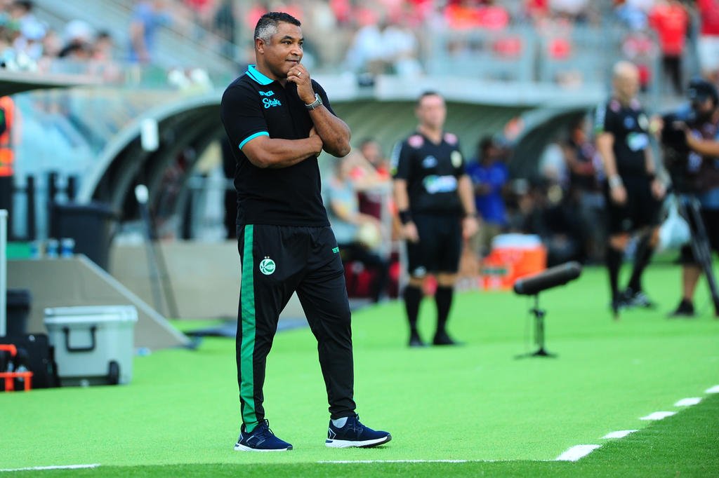 "Hoje nós produzimos e paramos no goleiro", afirma Roger após derrota ...