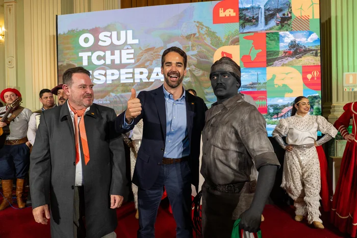 Conheça o artista que interpreta o Laçador como estátua viva pelo RS | GZH