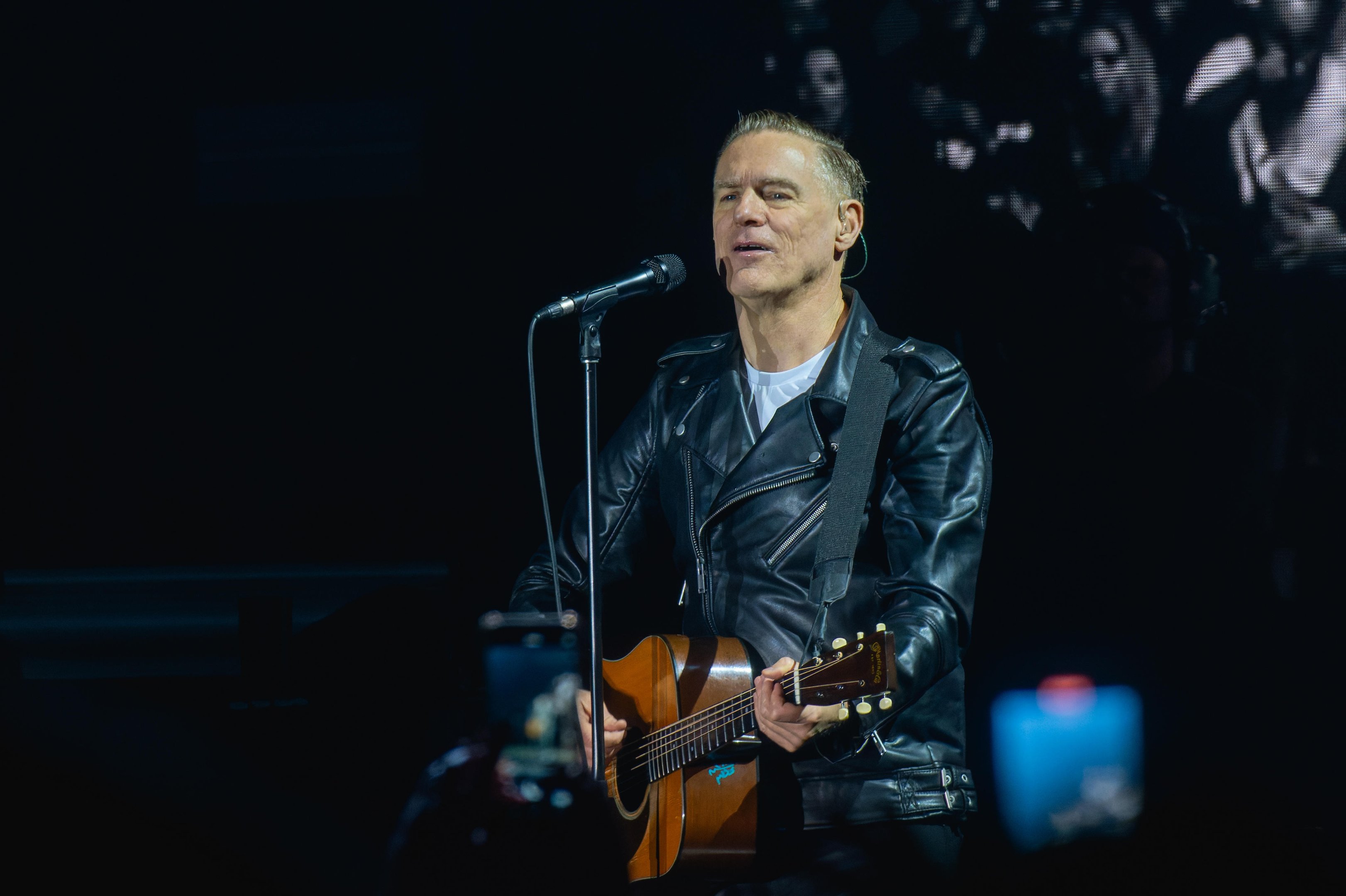 Bryan Adams confirma show em Porto Alegre e mais três cidades do Brasil ...