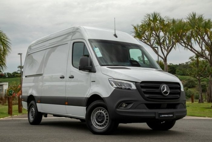 Sprinter elétrica chega com três versões, motor de 200 cv e autonomia ...