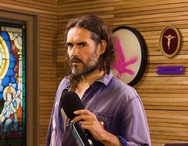 Ator britânico Russell Brand é acusado de agressão sexual | Donna