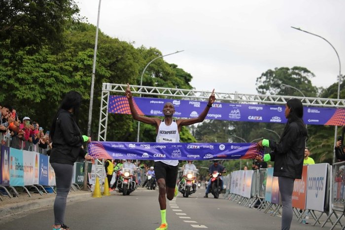 Queniano Nicolas Kosgei e boliviana Helen Medina vencem a 28ª Maratona ...