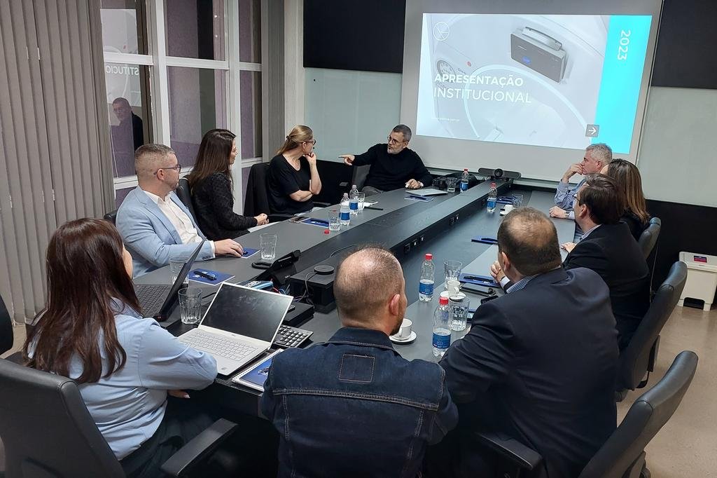 CEO de multinacional, que começou como estagiária, visita clínica de ...