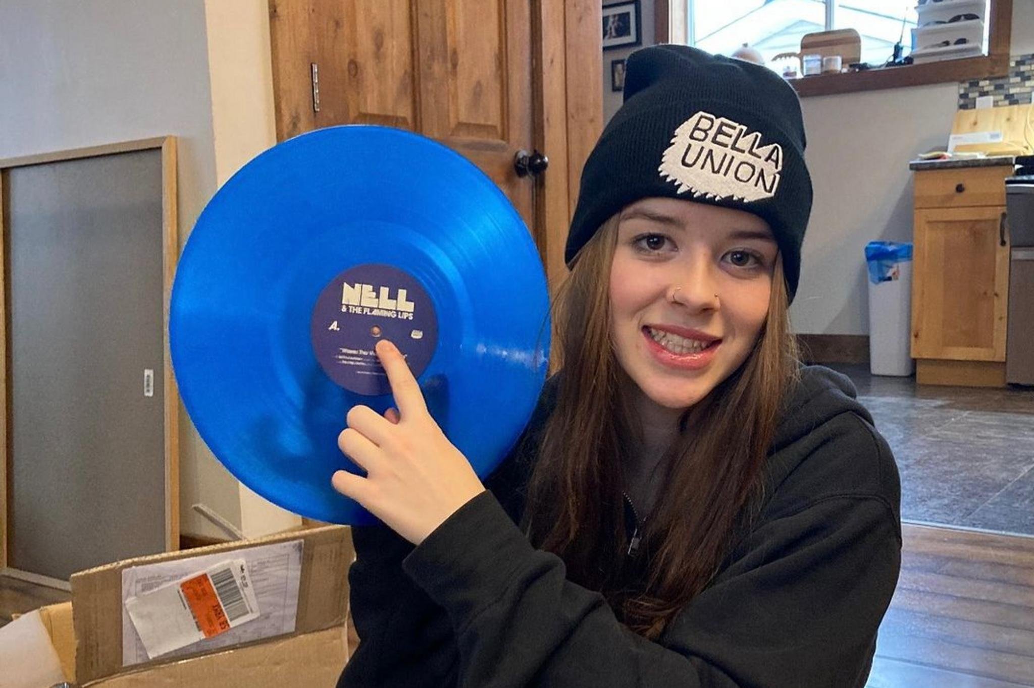 Quem é Nell Smith, cantora que morreu aos 17 anos | GZH