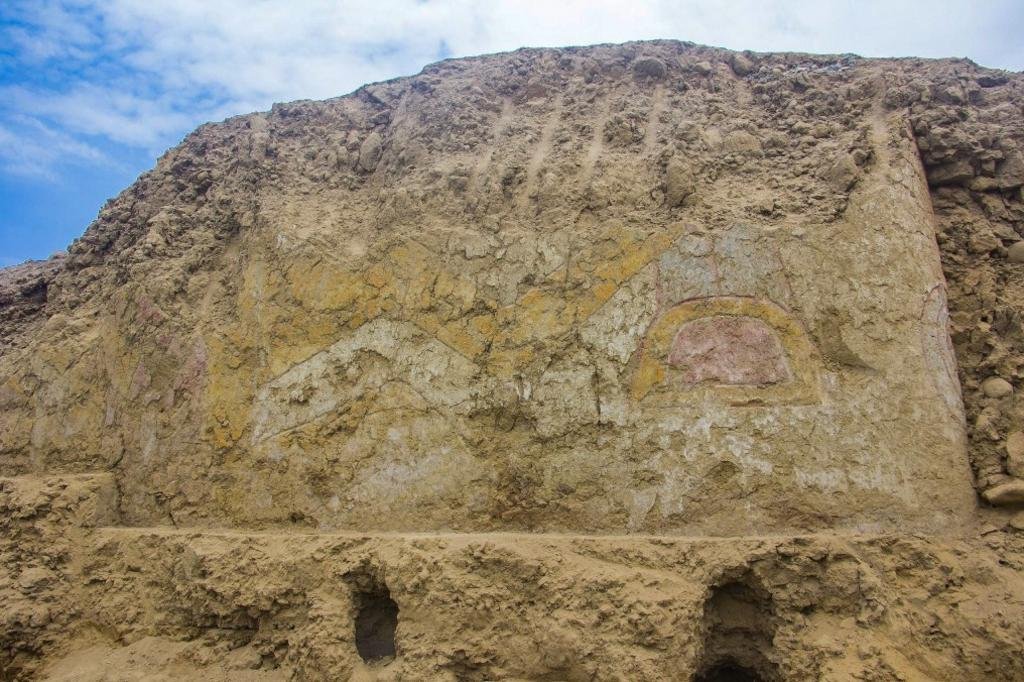 Arqueólogos descobrem mural feito há 3,2 mil anos no Peru | GZH
