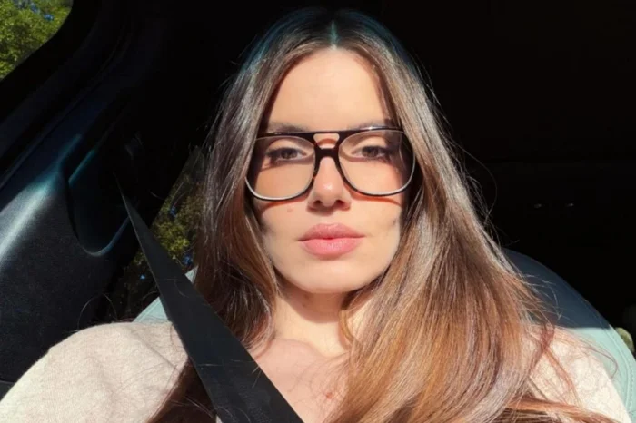 "Ela é a cara do pai, com o narizinho da mamãe", diz Camila Queiroz ao ...