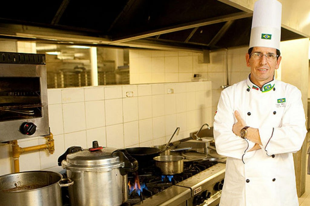 Jaime Maciel, o chef da Seleção Brasileira no Catar, é um driblador do ...