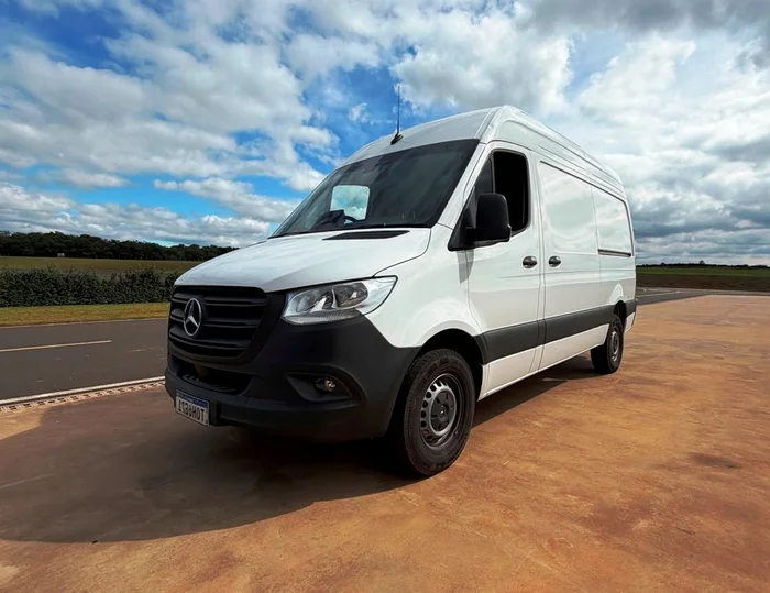 Sprinter, transmissão automática amplia a versatilidade da van Mercedes ...