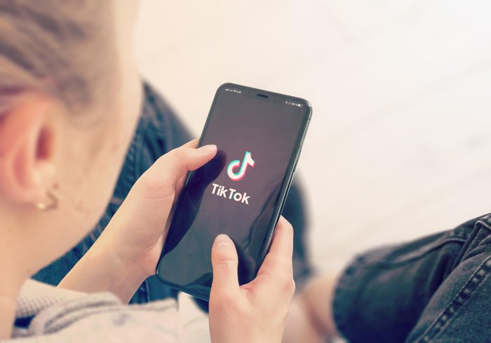 Desafio do apagão no TikTok abre debate sobre riscos para adolescentes ...