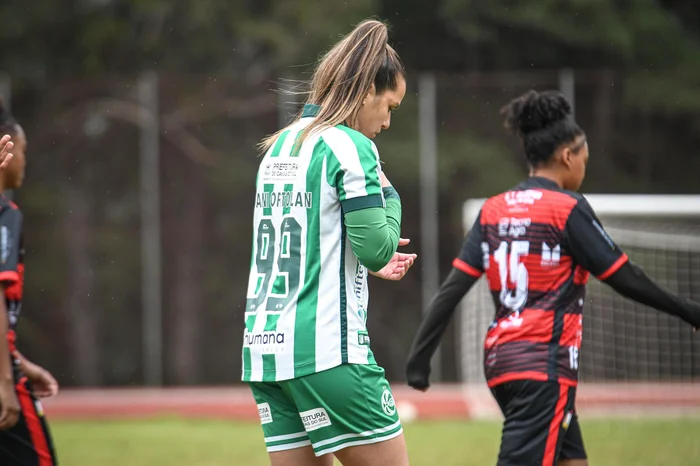 Atacante marca quatro gols e entra no top 5 de maiores artilheiras do ...