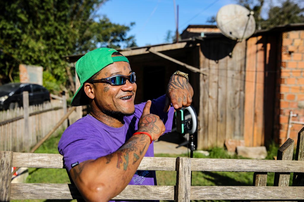 Comediante Trulin ganha a vida fazendo piadas na web sobre cotidiano na ...