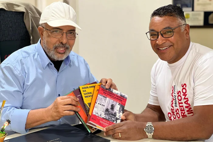 Livros e bastidores políticos: o encontro de Roger Machado com o ...