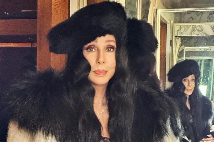 Cher revela que ex-marido, Sonny Bono, pensou em matá-la em quarto de ...