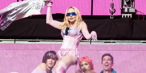Madonna faz show surpresa na Times Square e lança novo single de ...