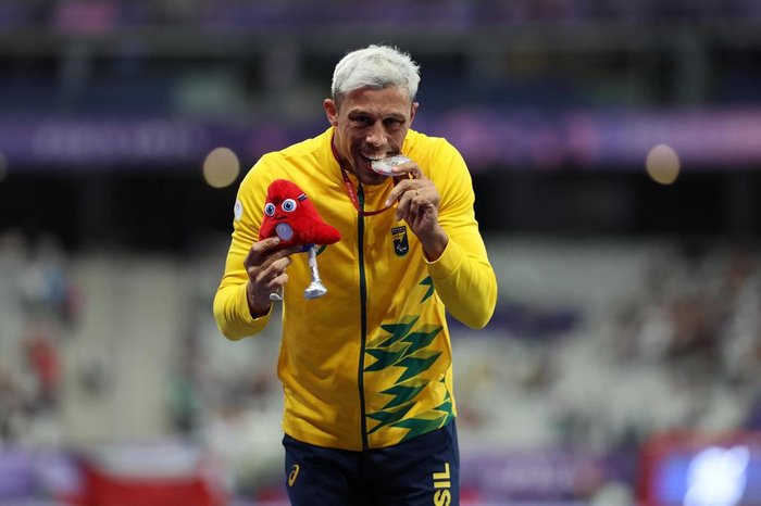 Gaúcho Aser Ramos conquista a prata no salto em distância das Paralimpíadas | GZH