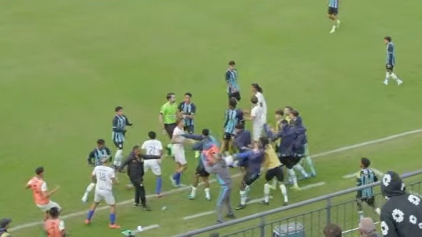 Jovem do Grêmio agredido em jogo do Gauchão Sub-17 escapou de lesões ...