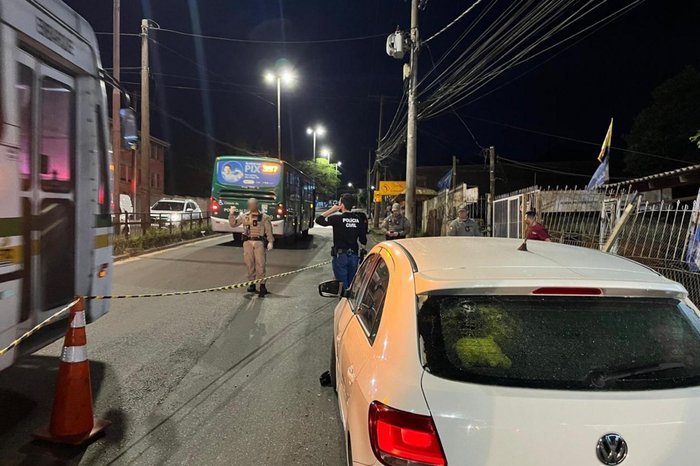Homem é morto a tiros dentro de carro no bairro Lomba do Pinheiro, em ...