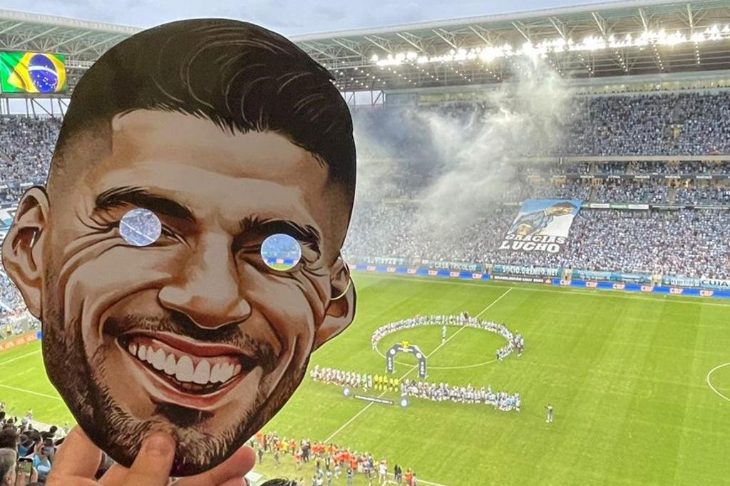 Como surgiu a ideia de distribuir 40 mil máscaras do rosto de Luis ...