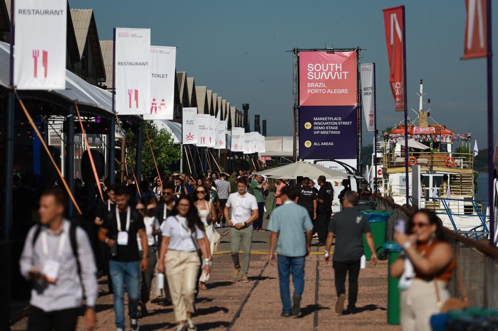 South Summit abre os portões e público começa a chegar ao Cais Mauá | GZH