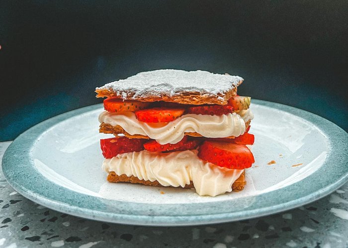 Com Cinco Tipos De Mil Folhas E Clássicos Da Confeitaria Francesa