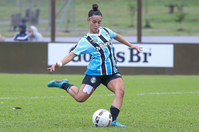 Grêmio assina contrato profissional com meia Dudinha | GZH