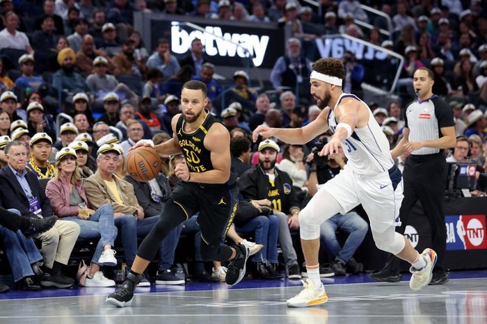 Stephen Curry decide partida em reencontro com Klay Thompson na estreia ...