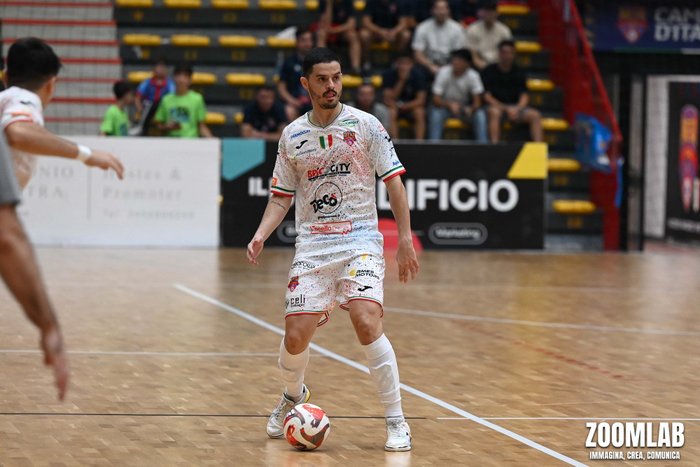 Jogador que passou pelo futsal gaúcho na adolescência estreia na ...