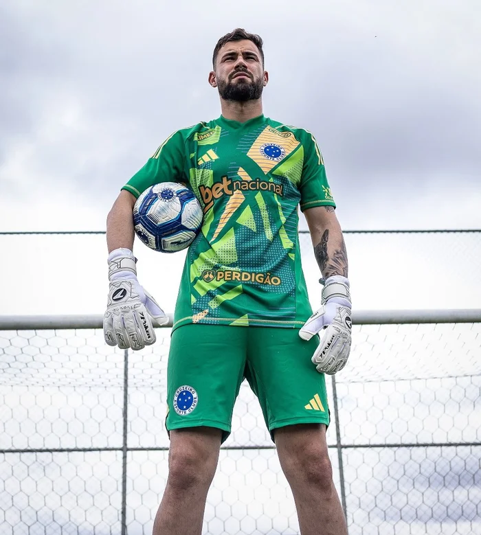 Cruzeiro oficializa contratação do goleiro Matheus Cunha, ex-Flamengo ...