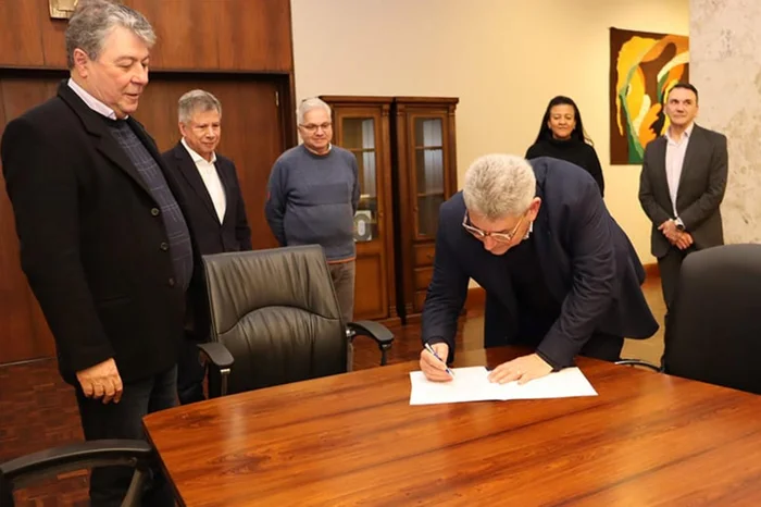 Kalil Sehbe toma posse como diretor do Banrisul; veja destaques da ...