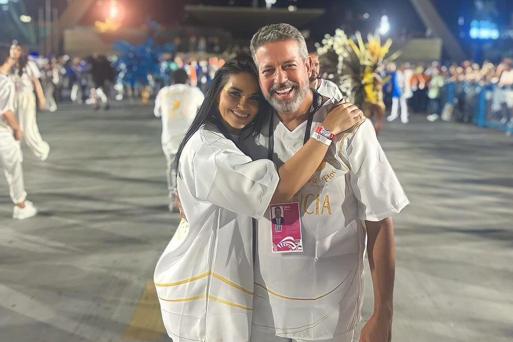 Lira desfila pela Beija-Flor, escola de samba que recebeu R$ 8 milhões ...