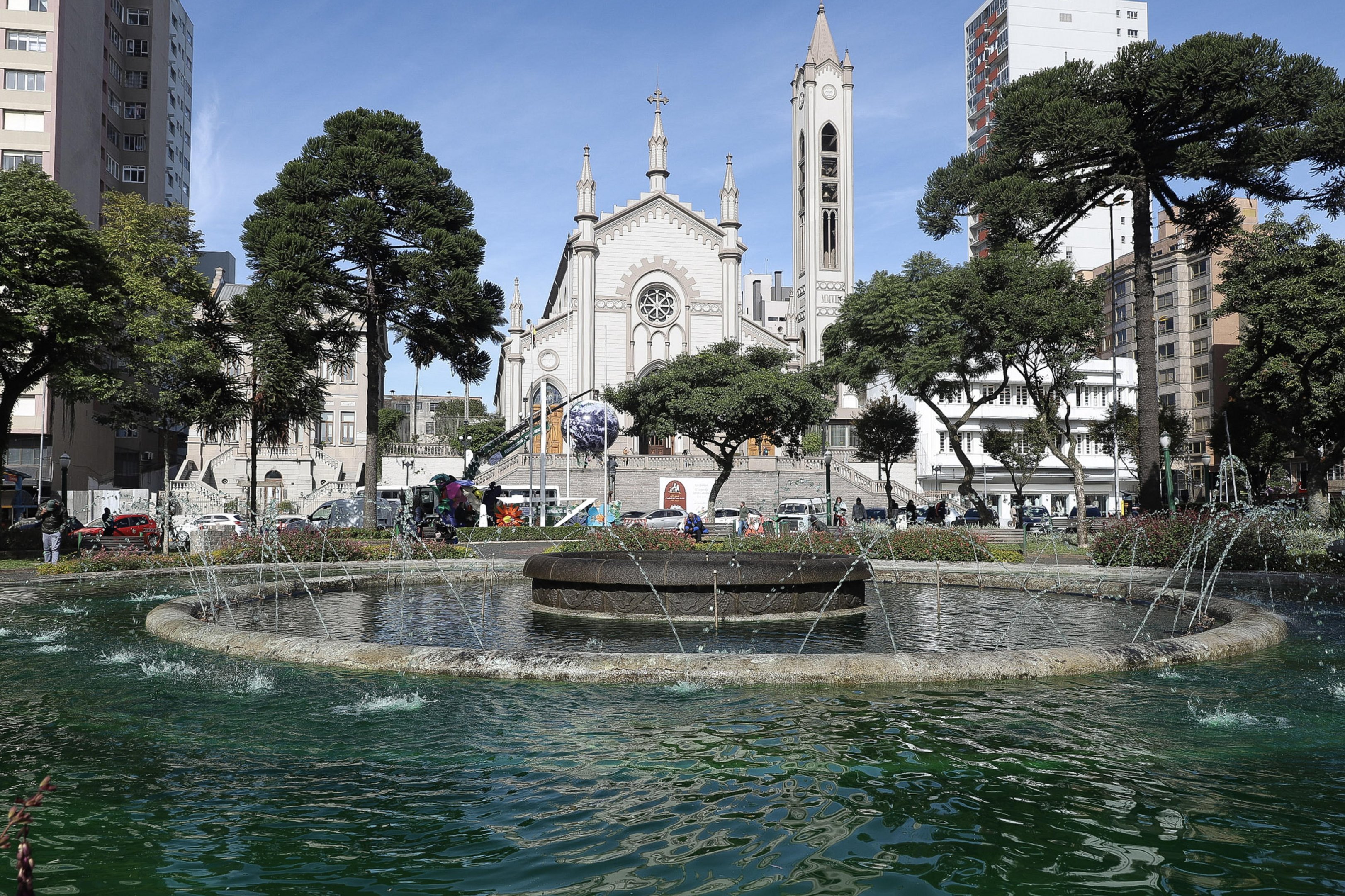 Com tradicional bolo na Praça Dante Alighieri confirmado, programação ...