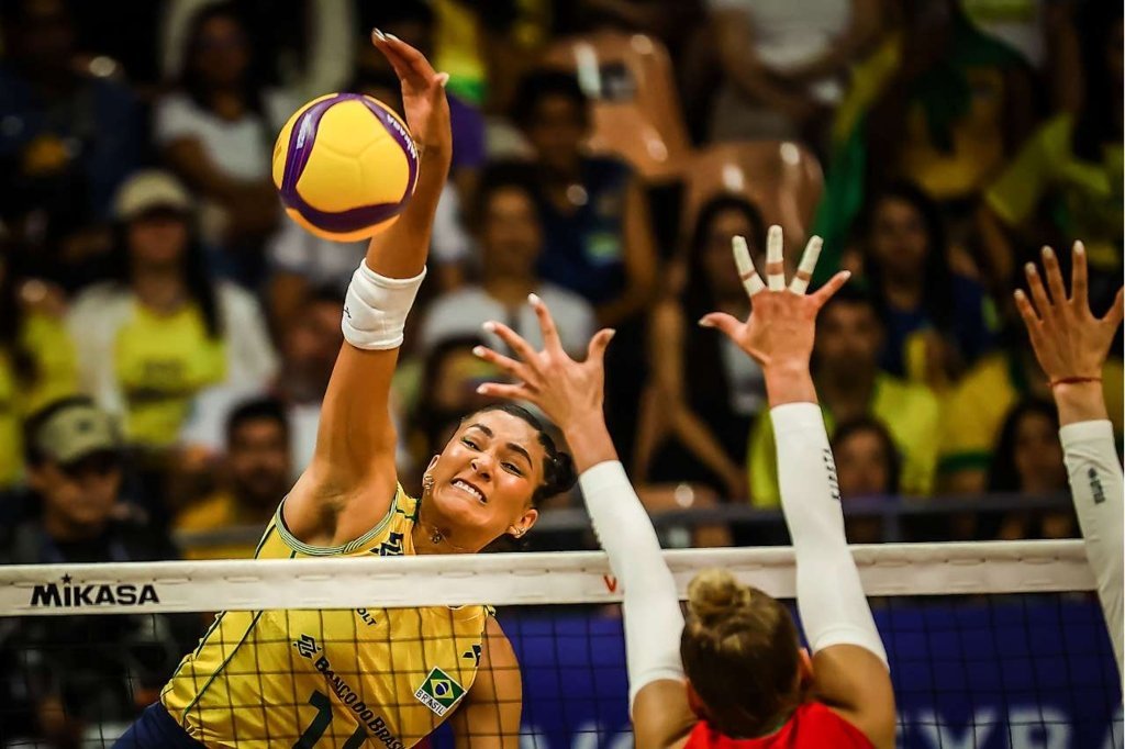 Seleção brasileira feminina de vôlei vence a Bulgária e segue invicta ...