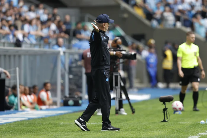 Veja o que Mano Menezes disse sobre permanecer no Grêmio em 2026 | GZH