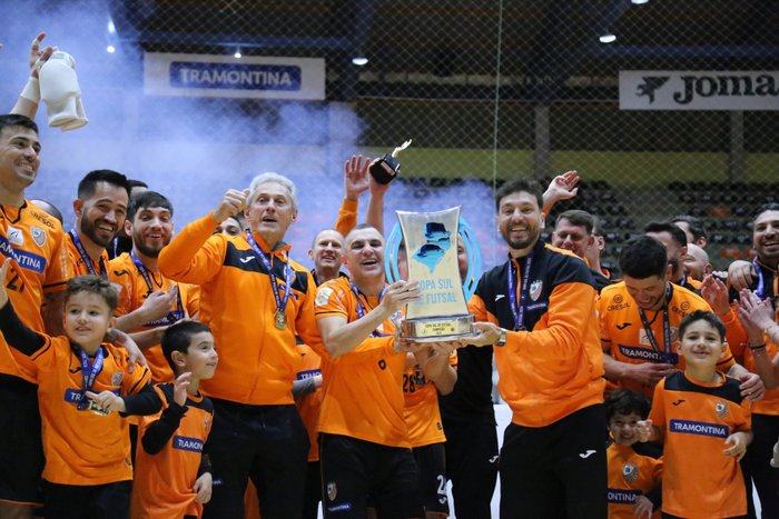 Com reforços e ambições maiores, ACBF inicia pré-temporada | Pioneiro